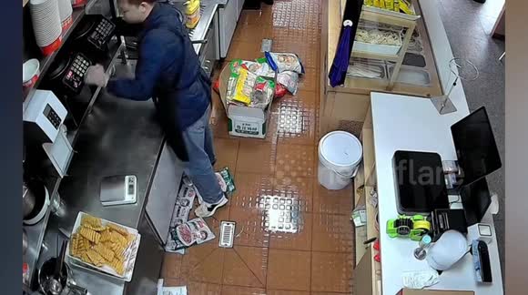 Restaurant worker covered head to toe in sauce after slipping at eatery ...