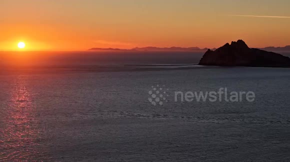 Time-lapse photo of Alcatraz Island at sunset on the beach in Kino Bay ...